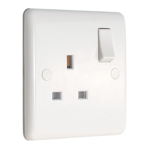 Eurolite Enhance White 1 Gang 13A SP Switched Socket | UKES